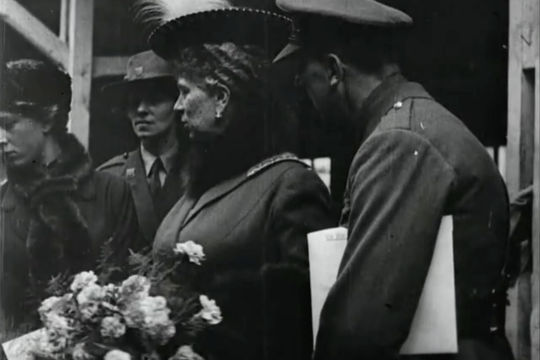 Topical Budget: With The Queen At Woolwich, Woolwich (1917) – London's ...